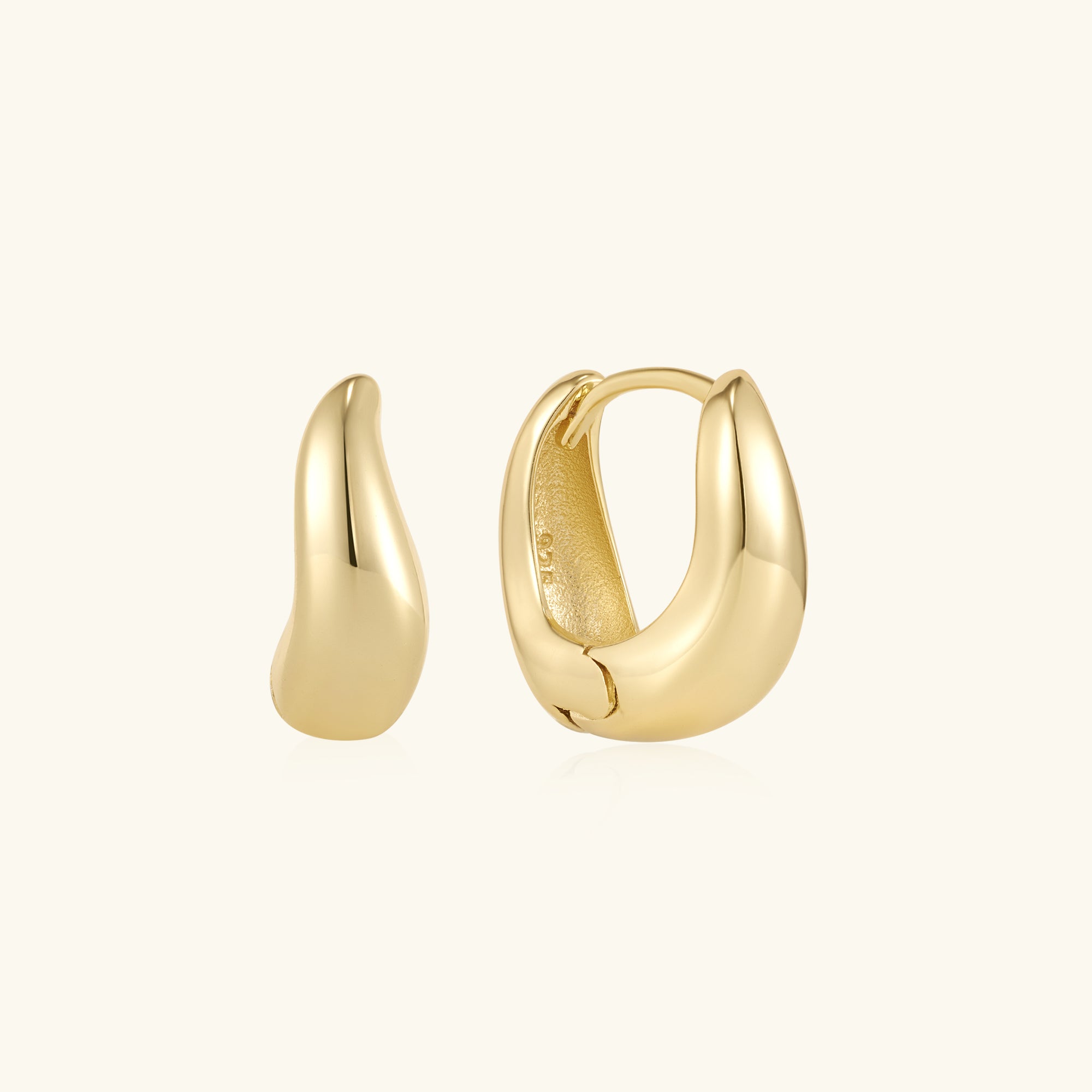 Wavy Hoops – Heart Made of Gold