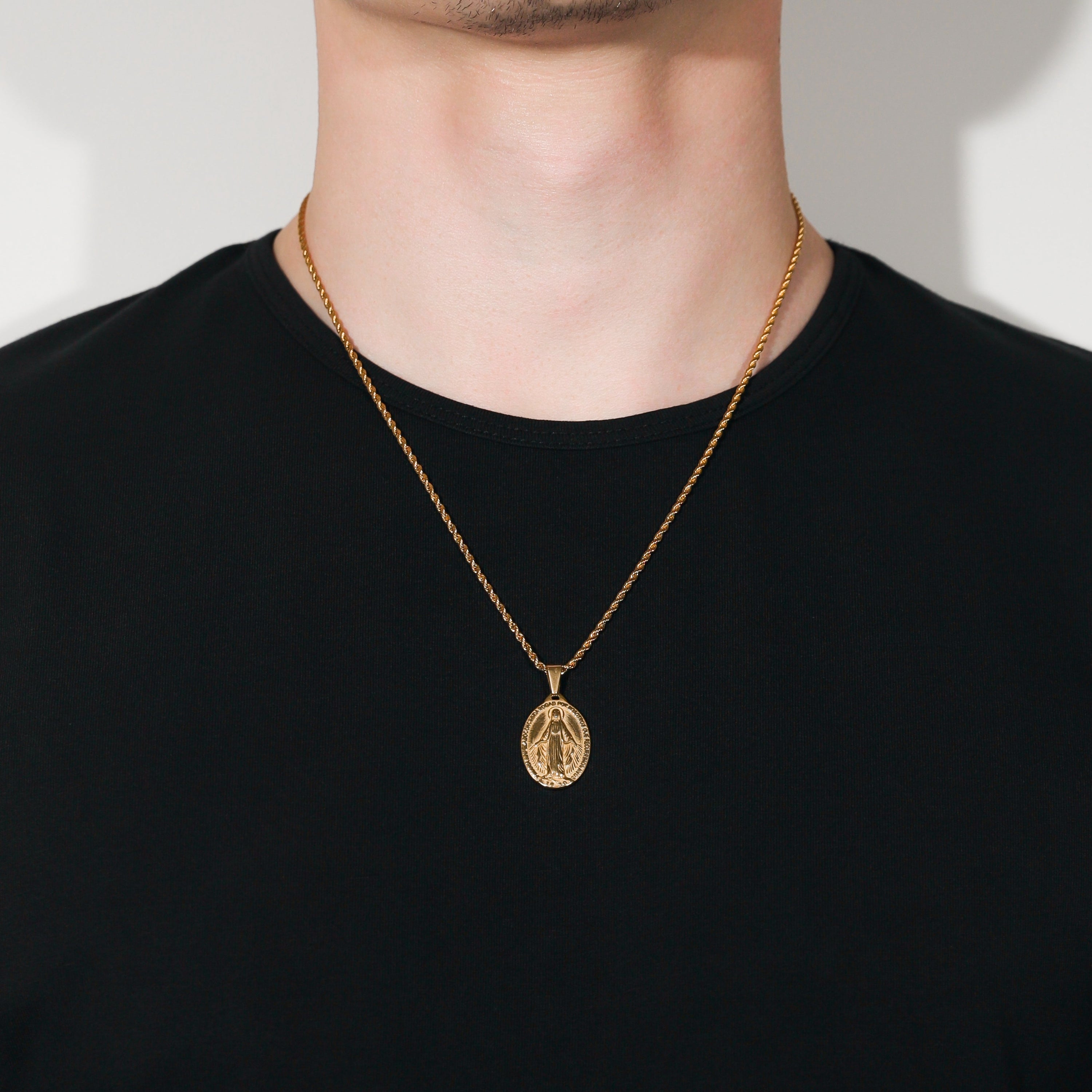 Saint Mary Pendant – Heart Made of Gold